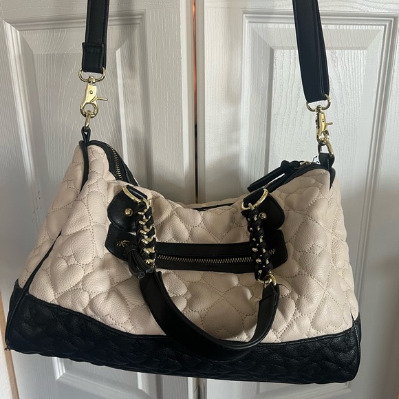 Betsey Johnson | Bags | Betsey Johnson Quilted Heart Purse Handbag Bow ...